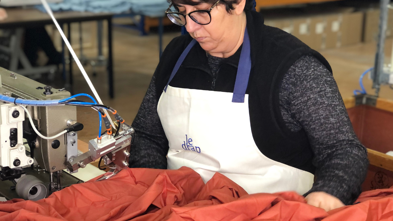 Comment les soldes atteignent le savoir-faire français – Le Drap Français